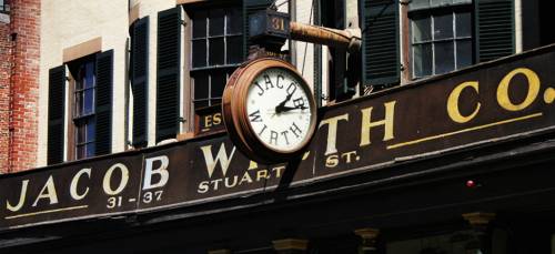 8 Old-Fashioned Restaurants Everyone Should Visit at Least Once in ...