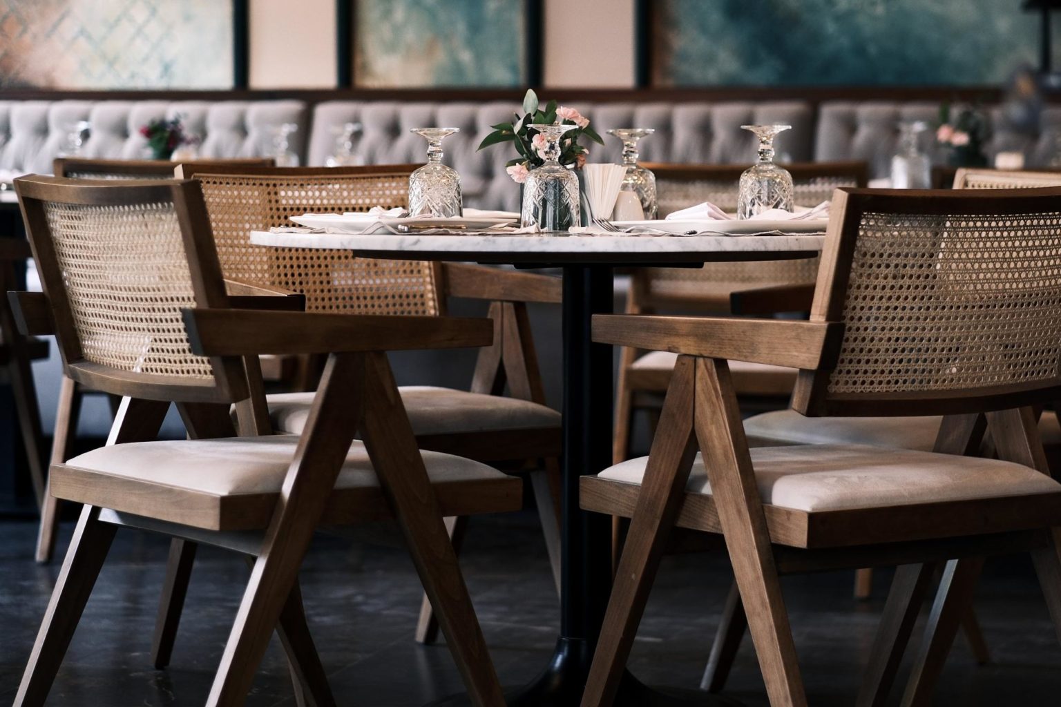 The Elegant World of Chiavari Chairs: A Comprehensive Guide - Sammy D ...