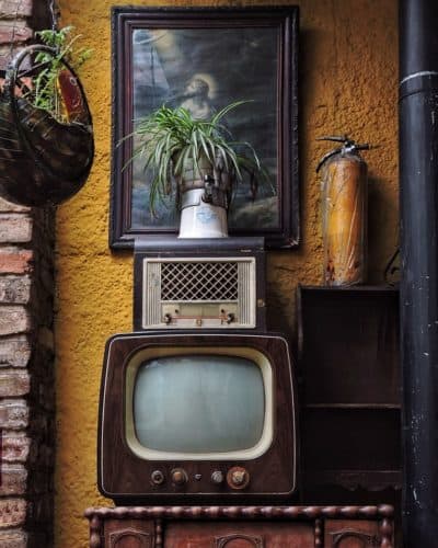 How To Turn Your Modern Home Into A Stunning Vintage Time Capsule ...